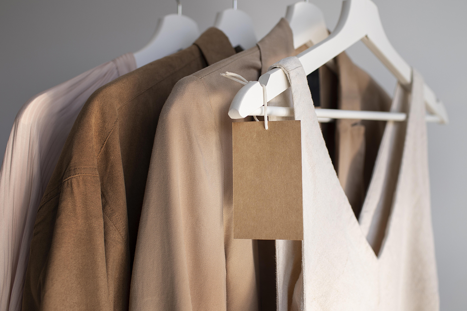 Achieving carbon neutrality by simply wearing clothes