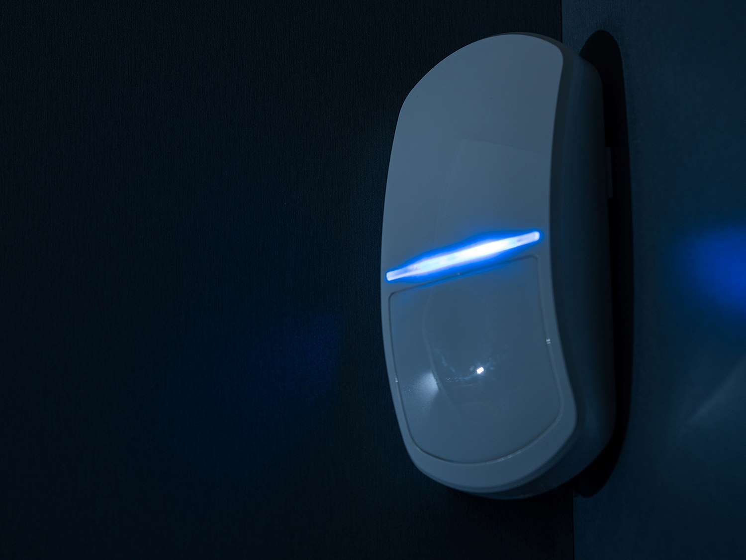 Mechanoluminescent sensors for motion detection